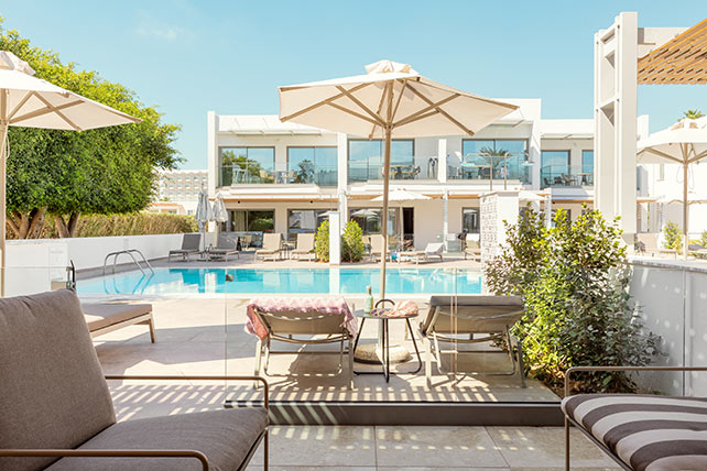 Sunwing Sandy Bay Beach i Ayia Napa - Familjesemester med Ving